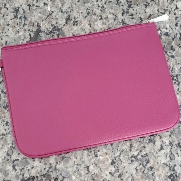 thirty-one | Bags | Thirty One Rubie Mini In Crushed Berry Pebble ...